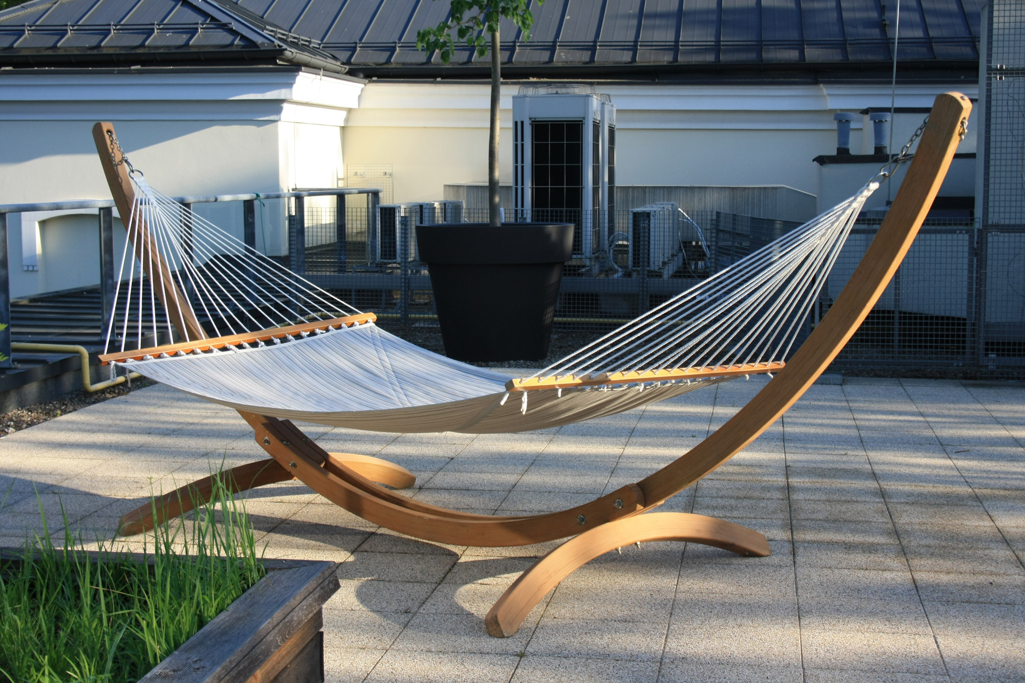 Jak zrobić stelaż na hamak z drewna? Poradnik DIY | Vidaron